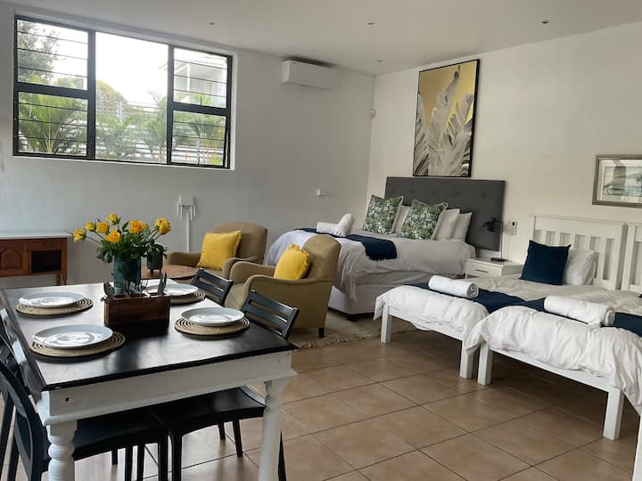 Stylish Open Plan Apartment - Tugela Mouth