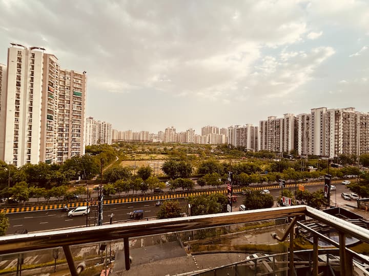 Antaram Suites -City&garden View Studio Apartment - 諾伊達