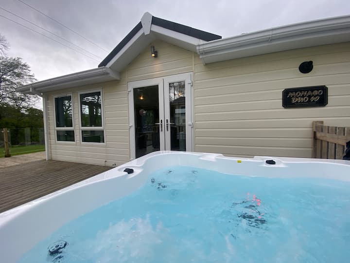 C02 - The Monaco With Hot Tub - North Wales