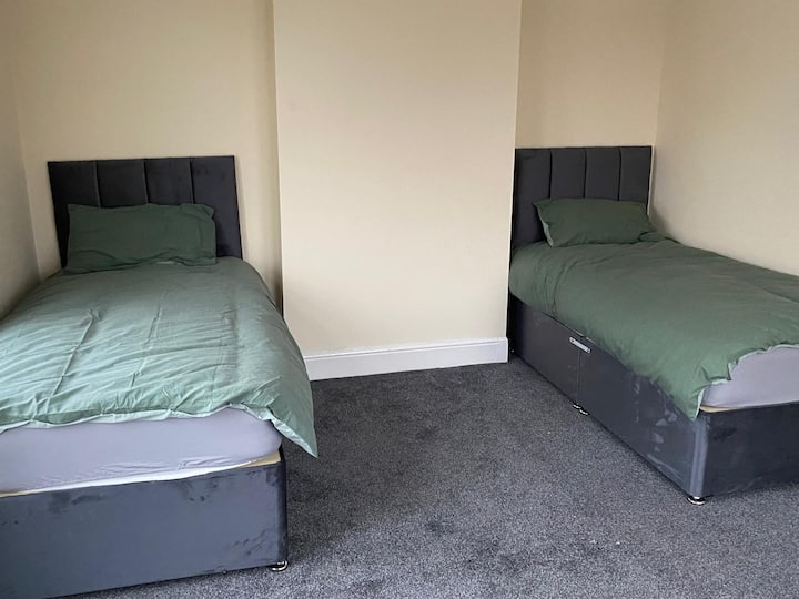 Spacious 3 Bed - Leicester