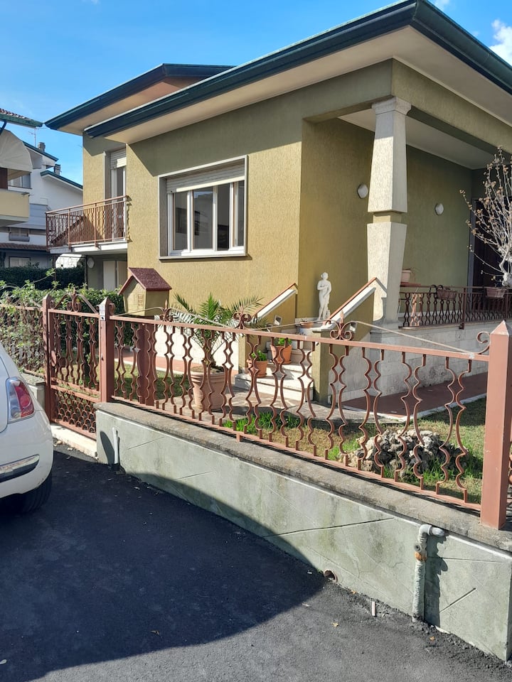 Nido Di Via Ontani - Viareggio