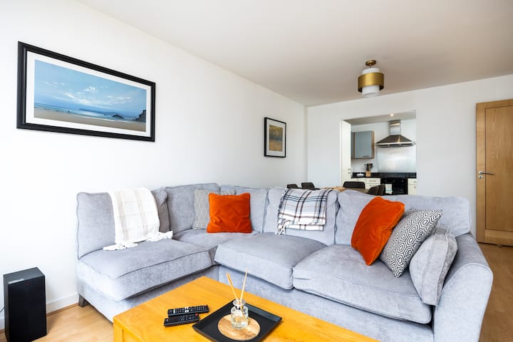Super 2 Bed Apartment W/ Balcony Near Grand Canal - Dublin, Ireland