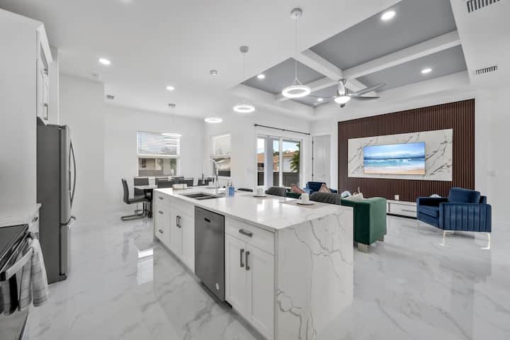 Modern Vacation Home Fully Fences| Video Game Room - Lehigh Acres, FL