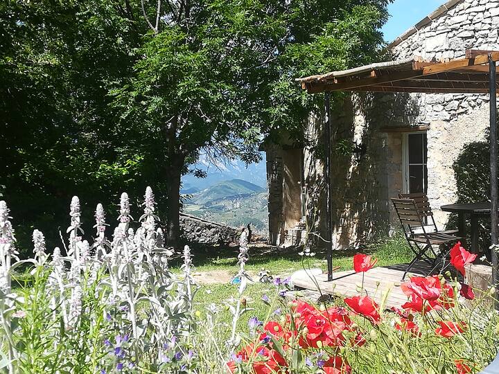 Gîte "Malia" Dans Village Perché - Montbrun-les-Bains