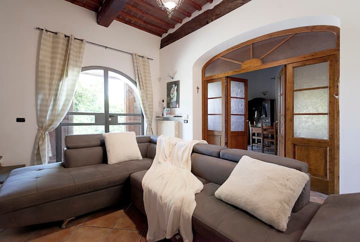 Villa Rosa In Chianti With Pool And Jacuzzi - Italien
