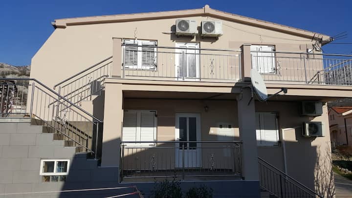 Apartments For 8 Persons, - Karlobag