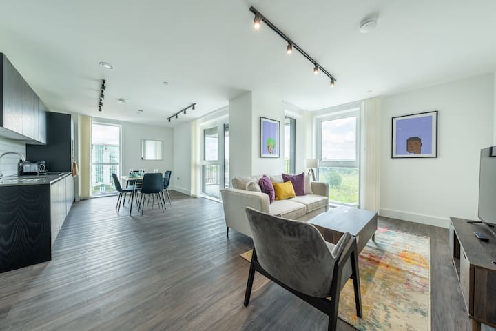 Mitre Punks By Artsy I - Notting Hill