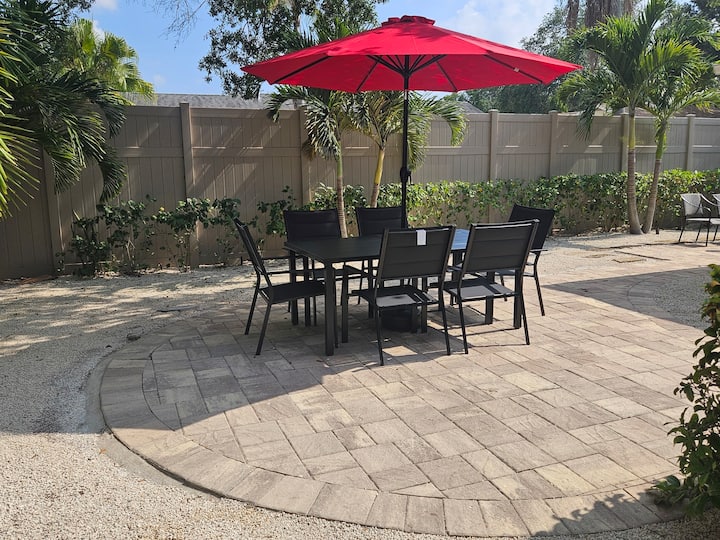 Poolside Paradise On Quiet Cul-de-sac Near Beach - Sarasota, FL