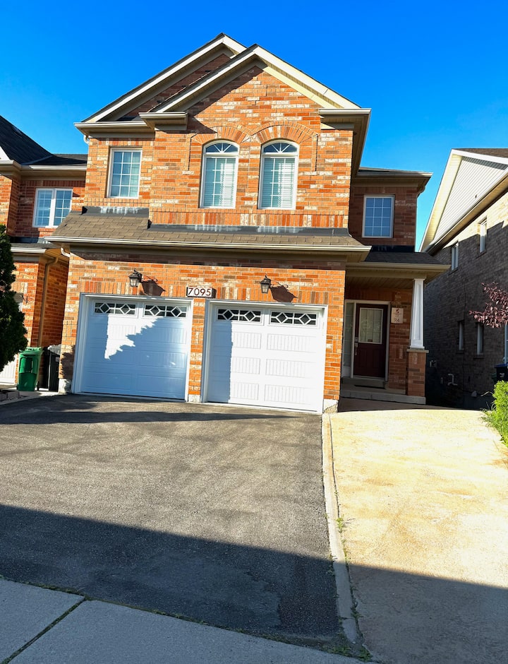 Benjamin Home Mississauga On. - Brampton