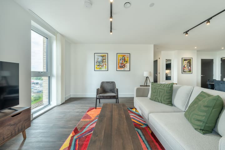 Mitre Picasso By Artsy - Brentford