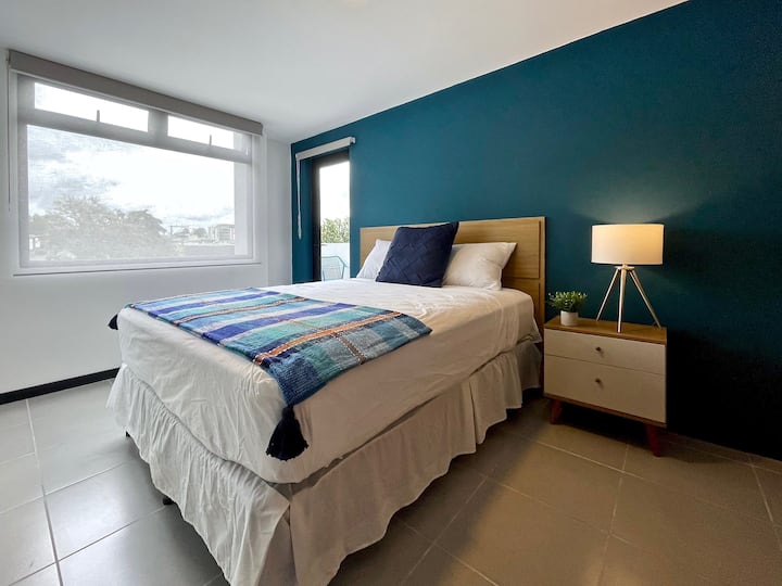 Bonito Apartamento En Zona 14 Con Balcón Privado - Guatemala