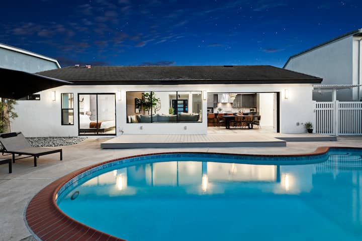 Designer Concept Villa In Oc - Huntington Beach, CA