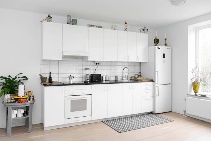 Fully Serviced Central Apartment, All Necessities - Lund
