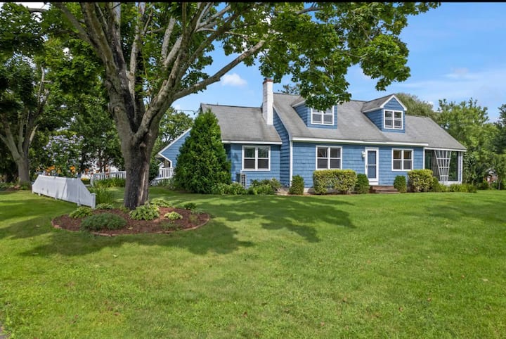 Stunning York Beach Home Steps From York Harbor - Kittery, ME