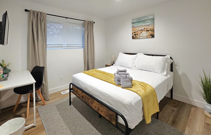 Comfort Room #3 With Shared Bath - Tacoma, WA