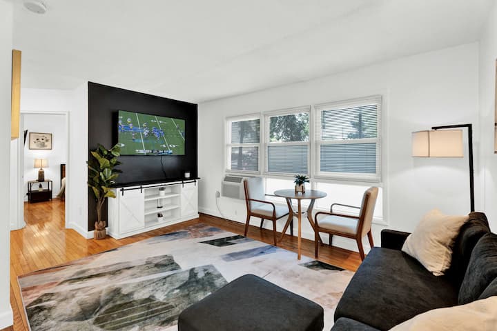 Luxury Royal Oak 1bd Apt Beside Corewell Health - Troy, MI