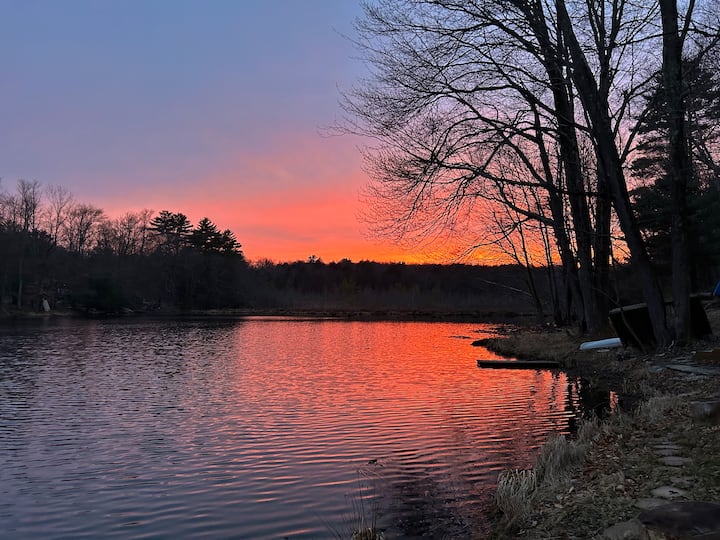 Peaceful Lakeside Cabin - Bethel, NY