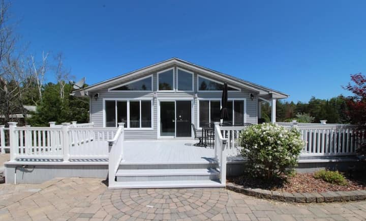 4 Min Walk To Shallow Sand Beach At Lake Huron - Port Franks