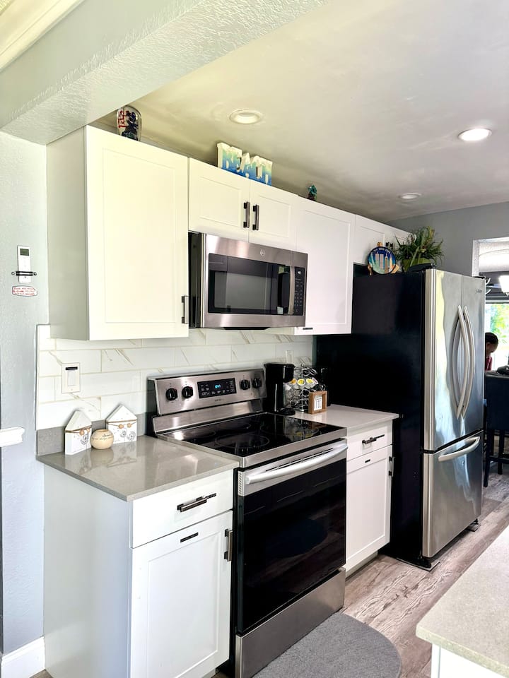 Modern Lake View Townhouse - Plantation, FL
