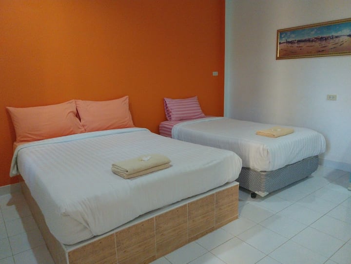 Classy Comfy Family Room With Ac @ Review Resort - Sattahip