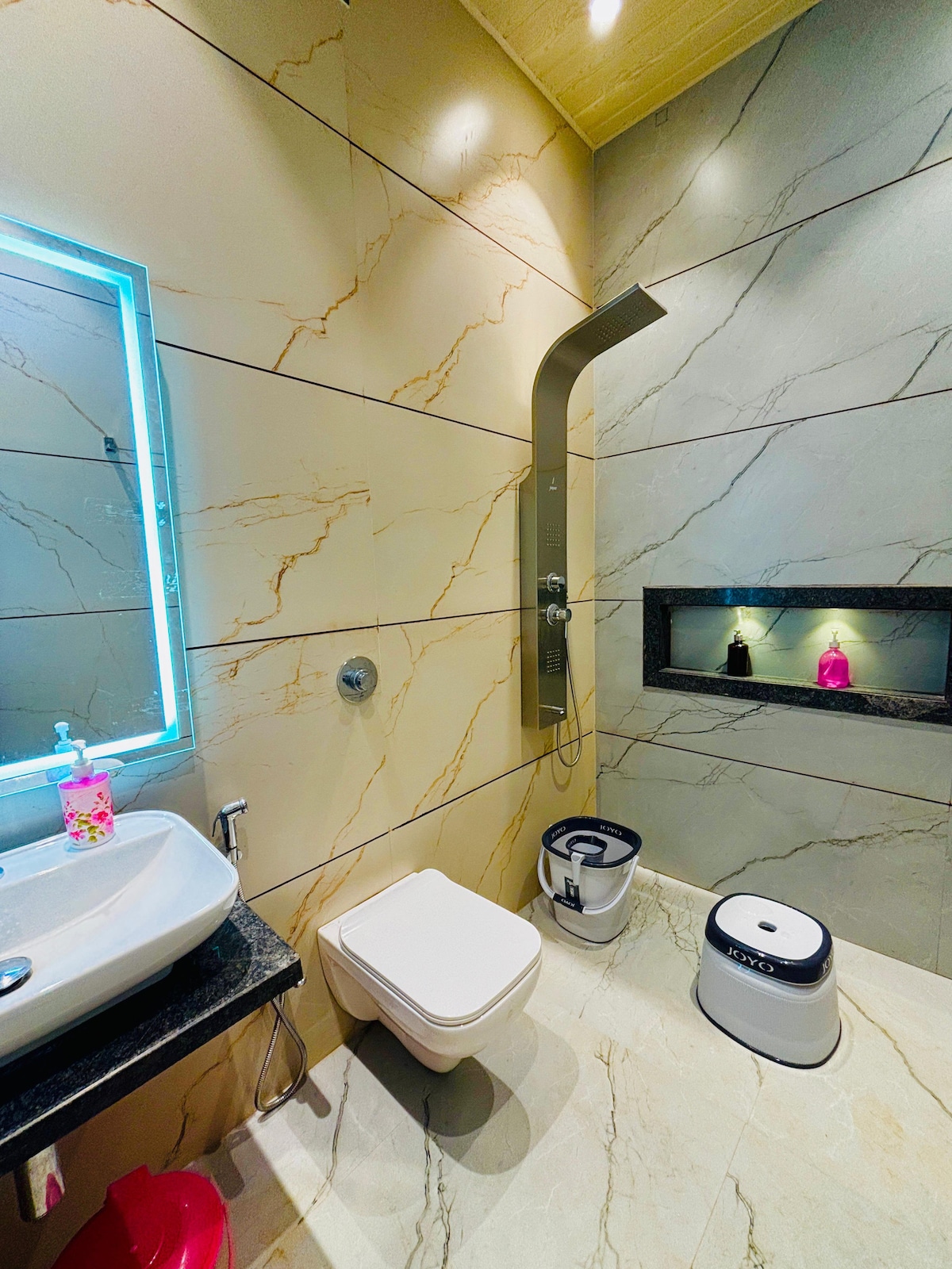 Single Room With Shower Wall - Hotels for Rent in Panchgani ...