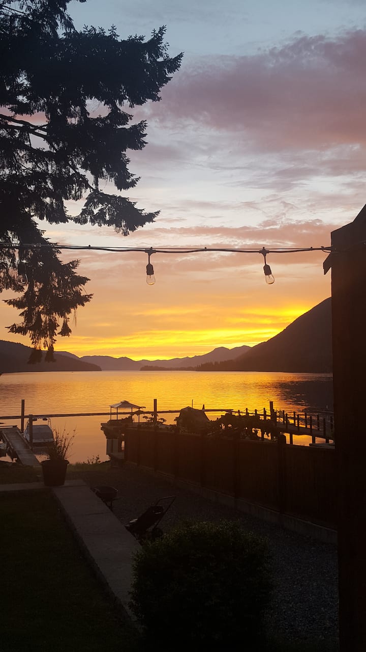 Stunning West Facing, Sunsets! - Lake Cowichan