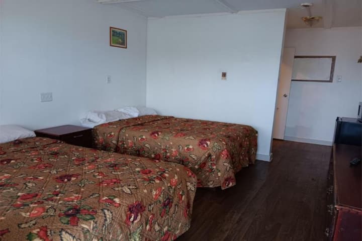 2 Full Beds Non-smoking - Sturgis, MI