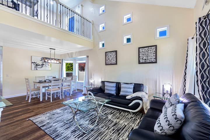 9. B12: Modern Villa: Private Fenced Yards - Snohomish, WA