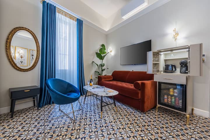 Luxury B&b Suite With Rooftop Hot Tub - Malte