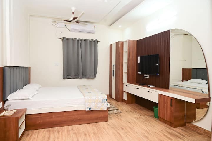 Executiveroom,greenpark,varanasi - Mughalsarai