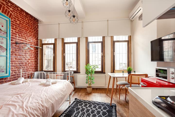 Nice Apt For 2 People In Ct. 4 - Beyoğlu