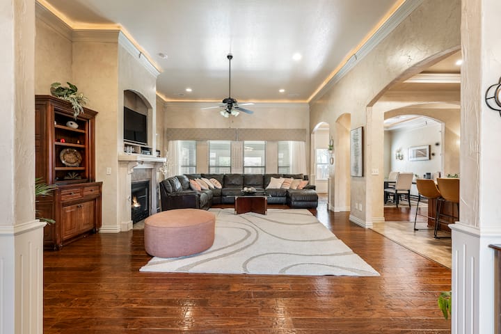 The Cul-de-sac. Cozy, Spacious 4br Home - Bentonville, AR