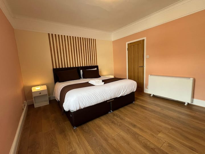 Host & Stay | Regent Street - Kettering, UK