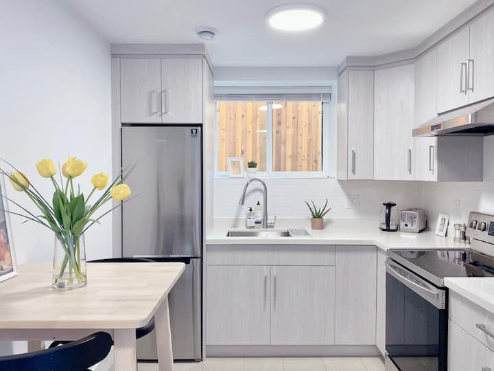 *New* 2br Guest Suite 15min 2 Dt W/parking - Burnaby
