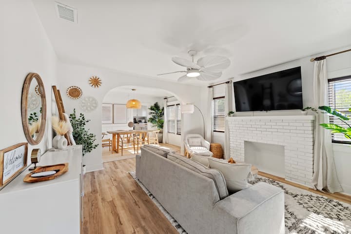 The Luxe Bohemian Coastal Haven - Ormond Beach, FL