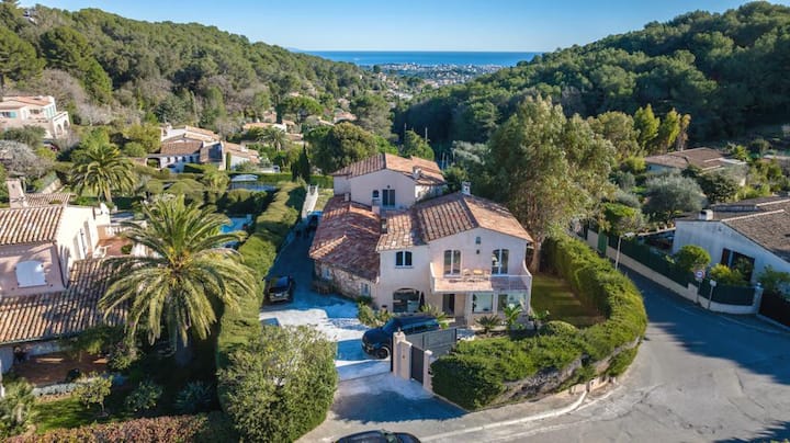 Twin Luxurious Villas: 8-br, Pool  In Vallauris - 穆然