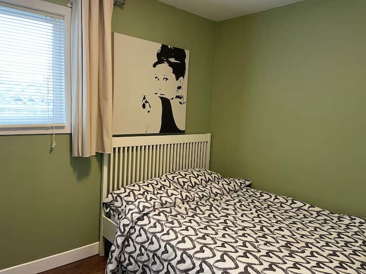 Private Bedroom In Central East Vancouver - Vancouver