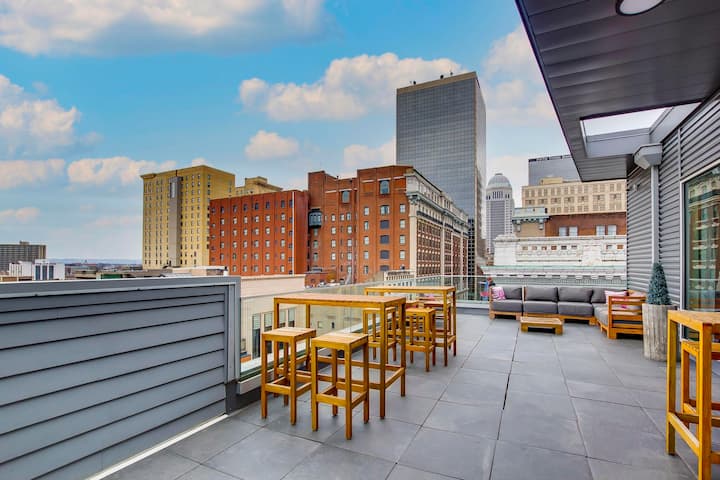 4th Street Suites - Side-by-side King Bed Suites! - Louisville, KY