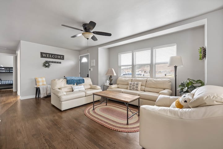 Castleton Cottage - Rapid City, SD