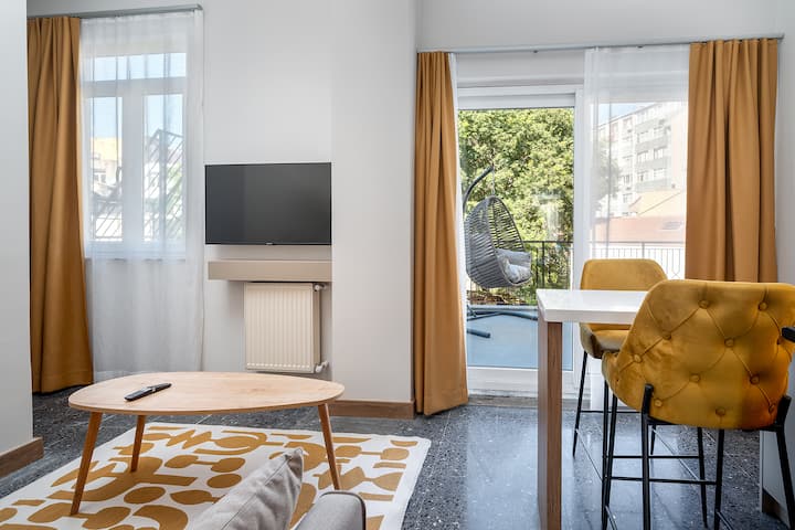 Colorful Apartment With Terrace In City Center - Beyoğlu