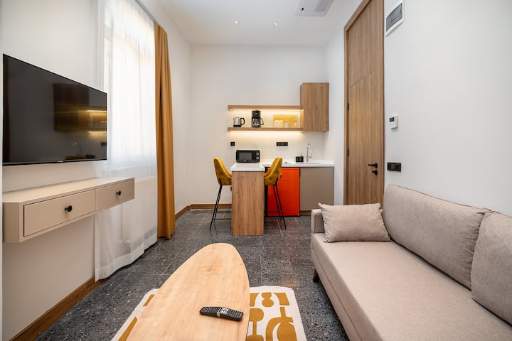 Colorful Design Apartment With 2-single Beds - İstanbul