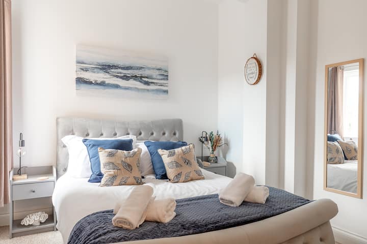 Modern Beachside Town House • Free Parking - Isle of Wight