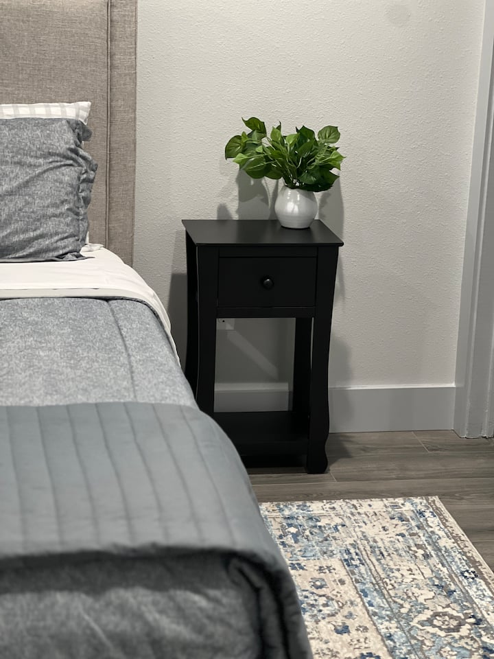 Upperlevel Upscale Apartment - Bryan, TX