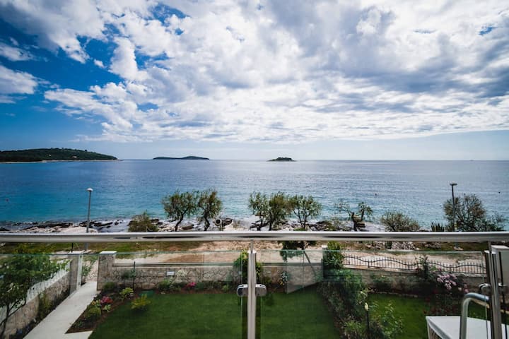 Seaside Luxury: Villa Mario 2 - Primošten