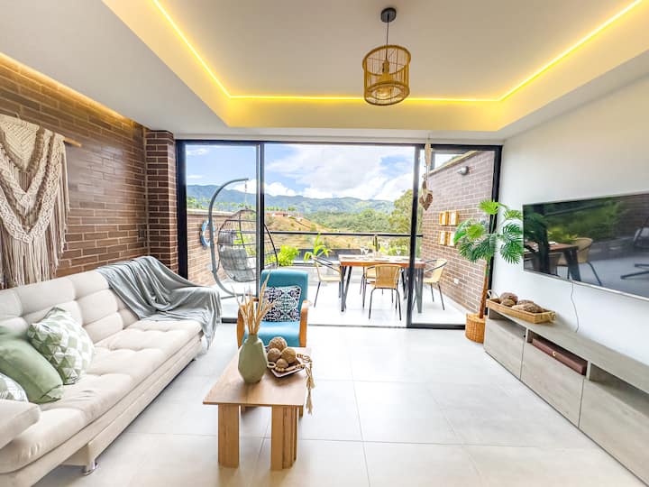 Charming House! In Front Of The Lake - Guatape