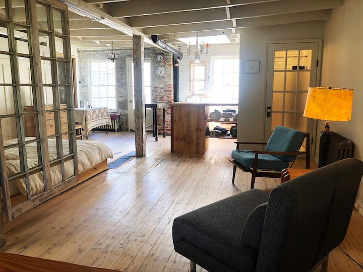 Unique Gem In Hochelaga - Montreal