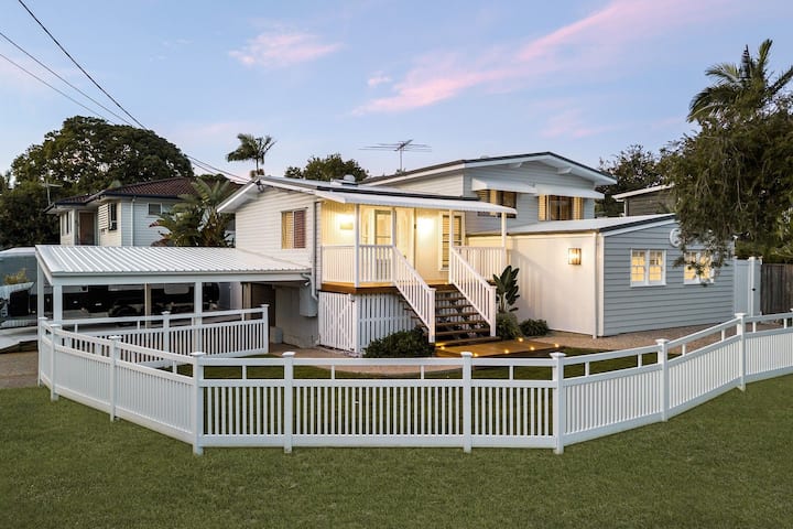 Bridgeport Pet-friendly Pool Getaway - Margate, Australia