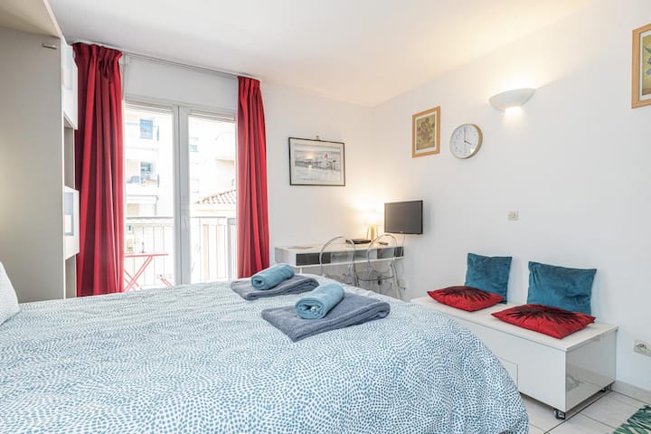 Studio 2* Pool*beach* Aircon* - Niza