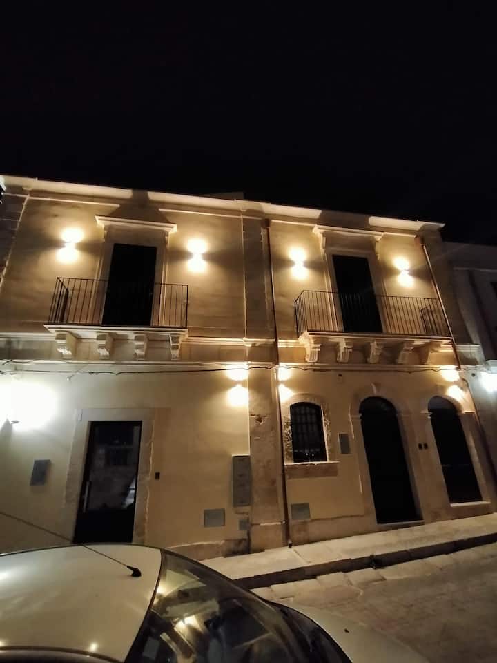 Stanza Con Angolo Cottura E Bagno - Noto