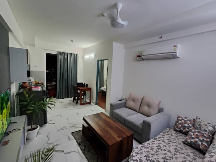 Sky View - The Studio Home
Close To Delhi Airport - Gurgaon